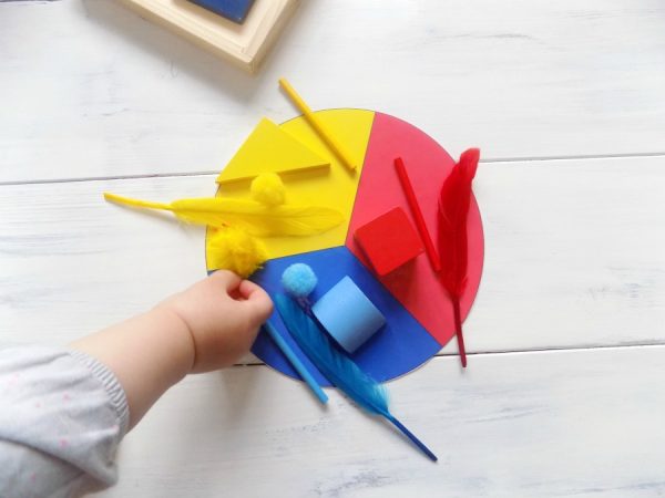 Montessori Inspired Toddler Activities: Primary Colours – My Little Keepers